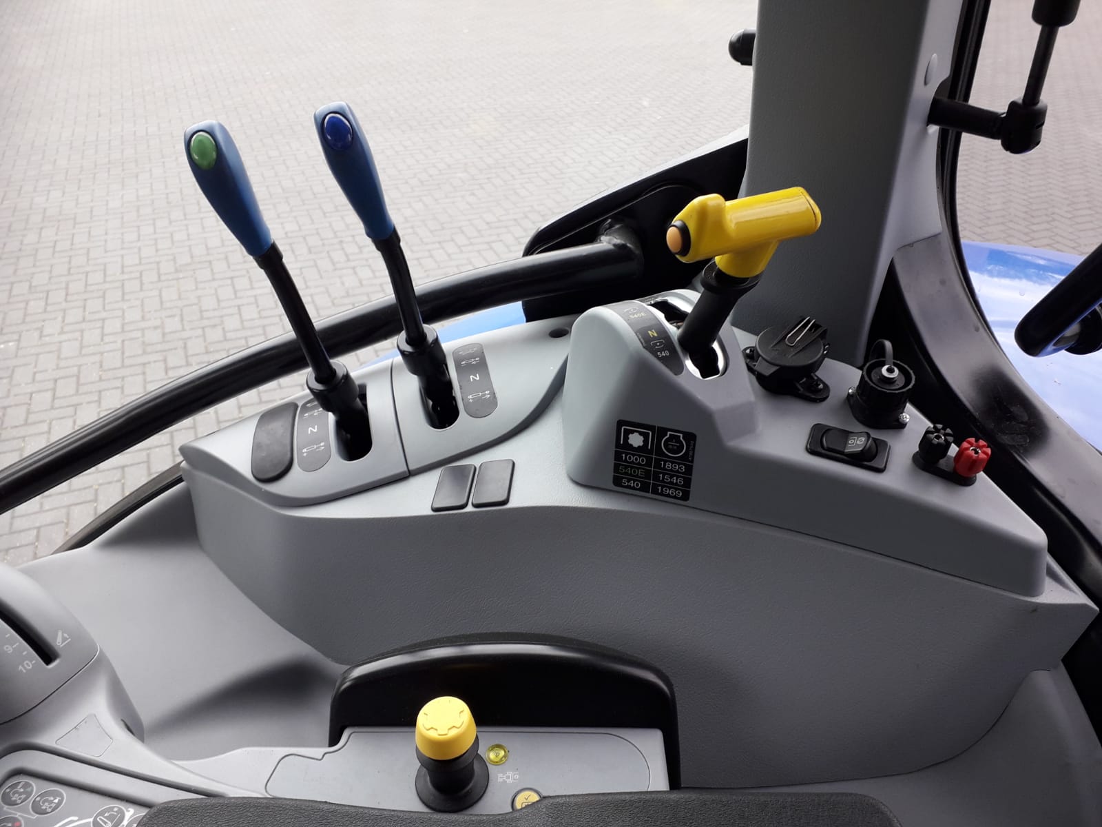 Timmerman B.V. | New Holland T6.145 Dynamic Command DEMO - 103153